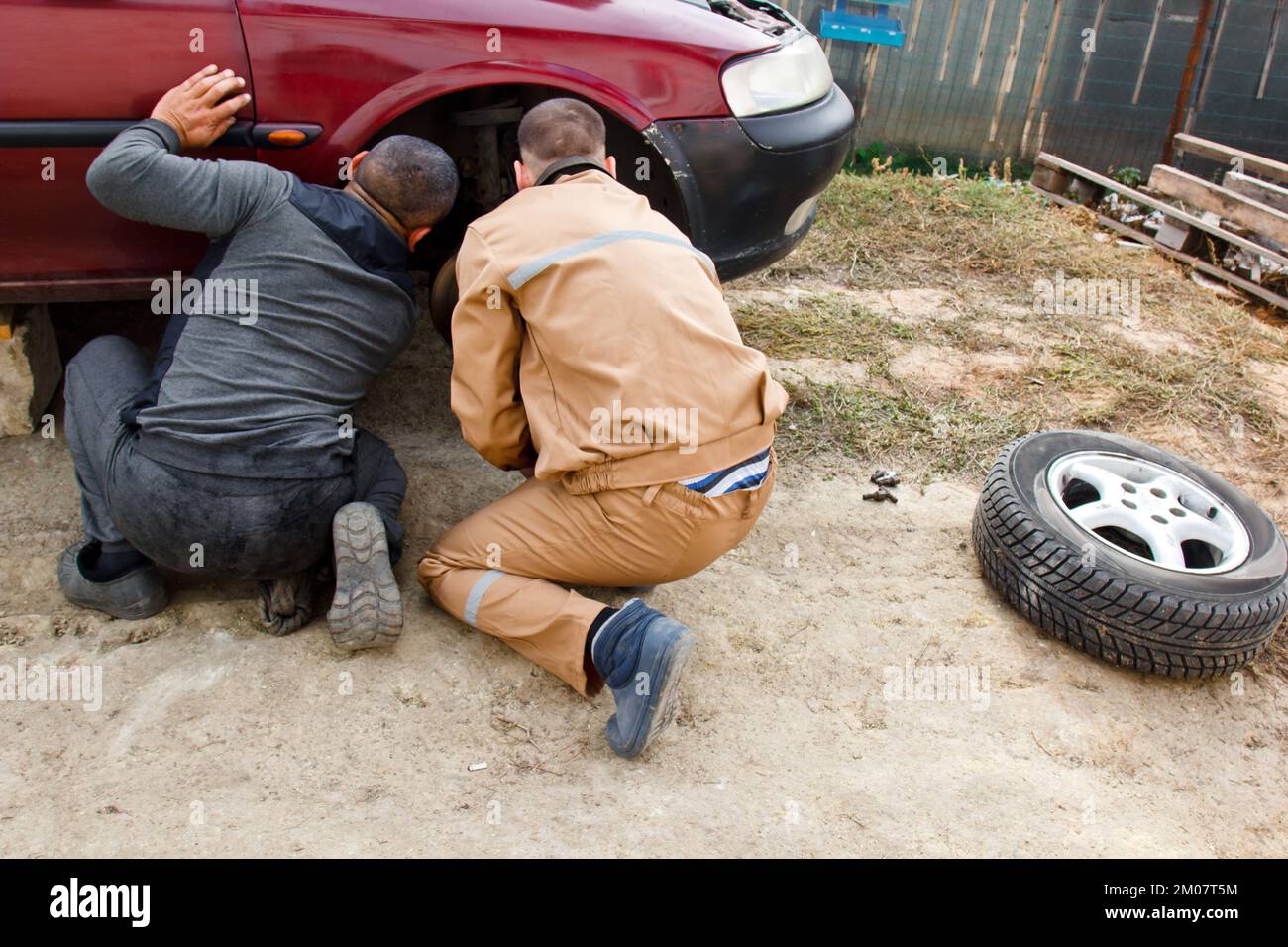 Install spare tyre hi-res stock photography and images - Alamy