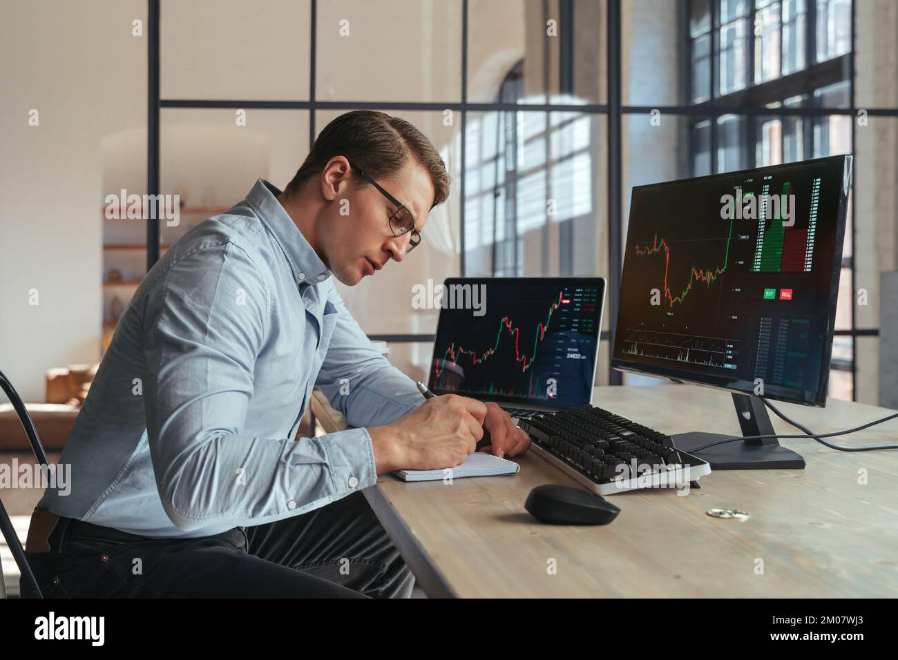 Trading info hi-res stock photography and images - Alamy