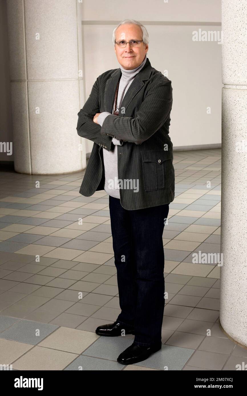 CHEVY CHASE in COMMUNITY (2009), directed by JOE RUSSO. Credit ...