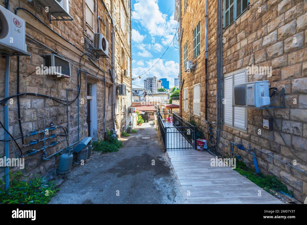 Haifa, Israel - Oktober 12, 2022: Streets in the city of Haifa in ...