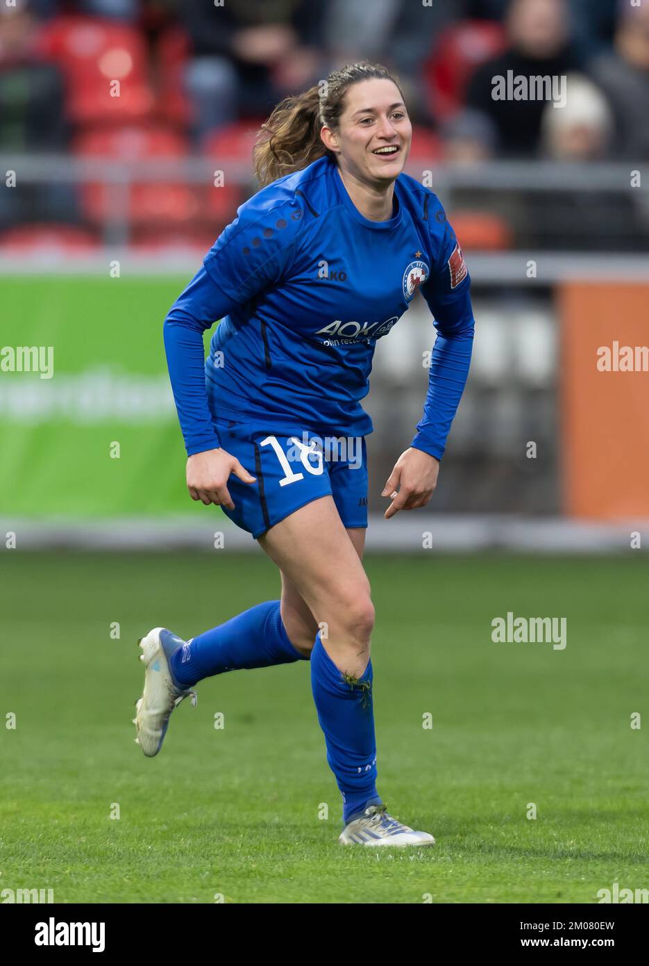 Leverkusen, Germany. 04th Dec, 2022. Women's Flyeralarm Bundesliga ...