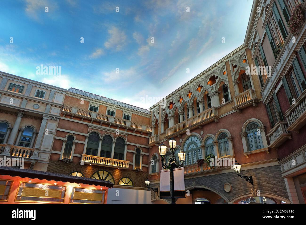 The Venetian's Exterior architecture and decoration in Italian gothic ...