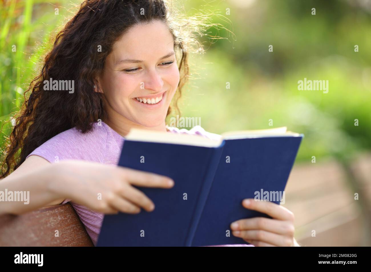 Reding paper hi-res stock photography and images - Alamy