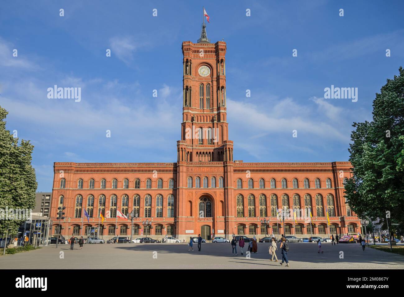 Rote rathaus turm hi-res stock photography and images - Alamy