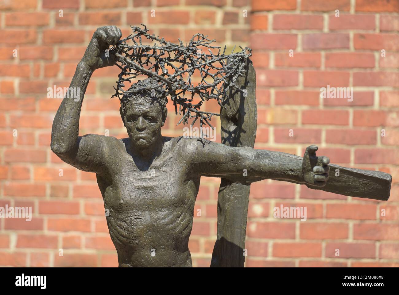 Skulptur von Fritz Cremer Gekreuzigter, Kruzifix, Franziskaner ...