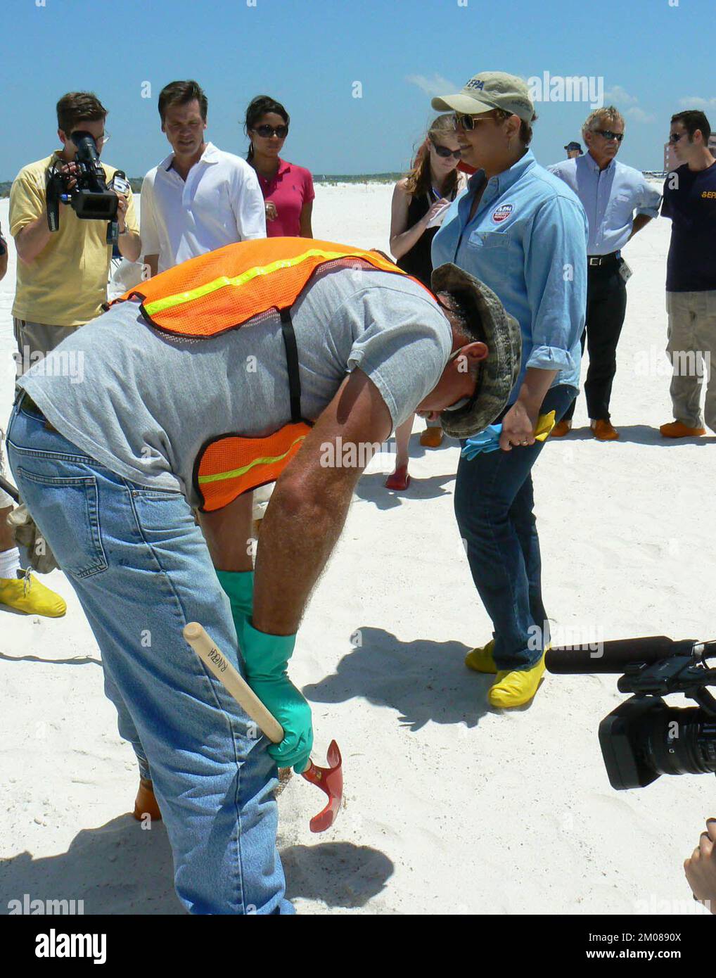 Beach pollution solutions hi-res stock photography and images - Alamy