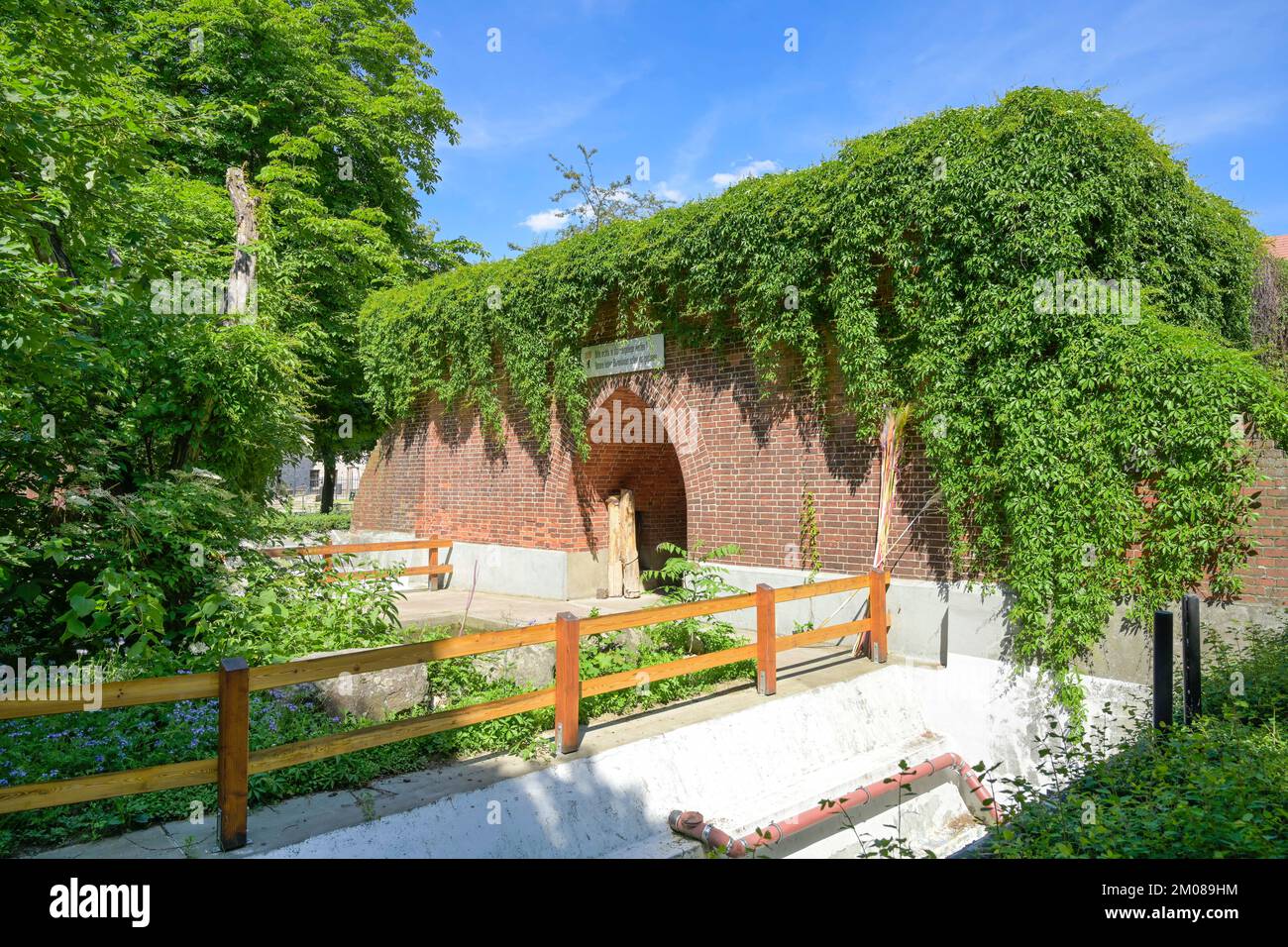 Leerer Bärenzwinger, Köllnischer Park, Mitte, Berlin, Deutschland Stock ...