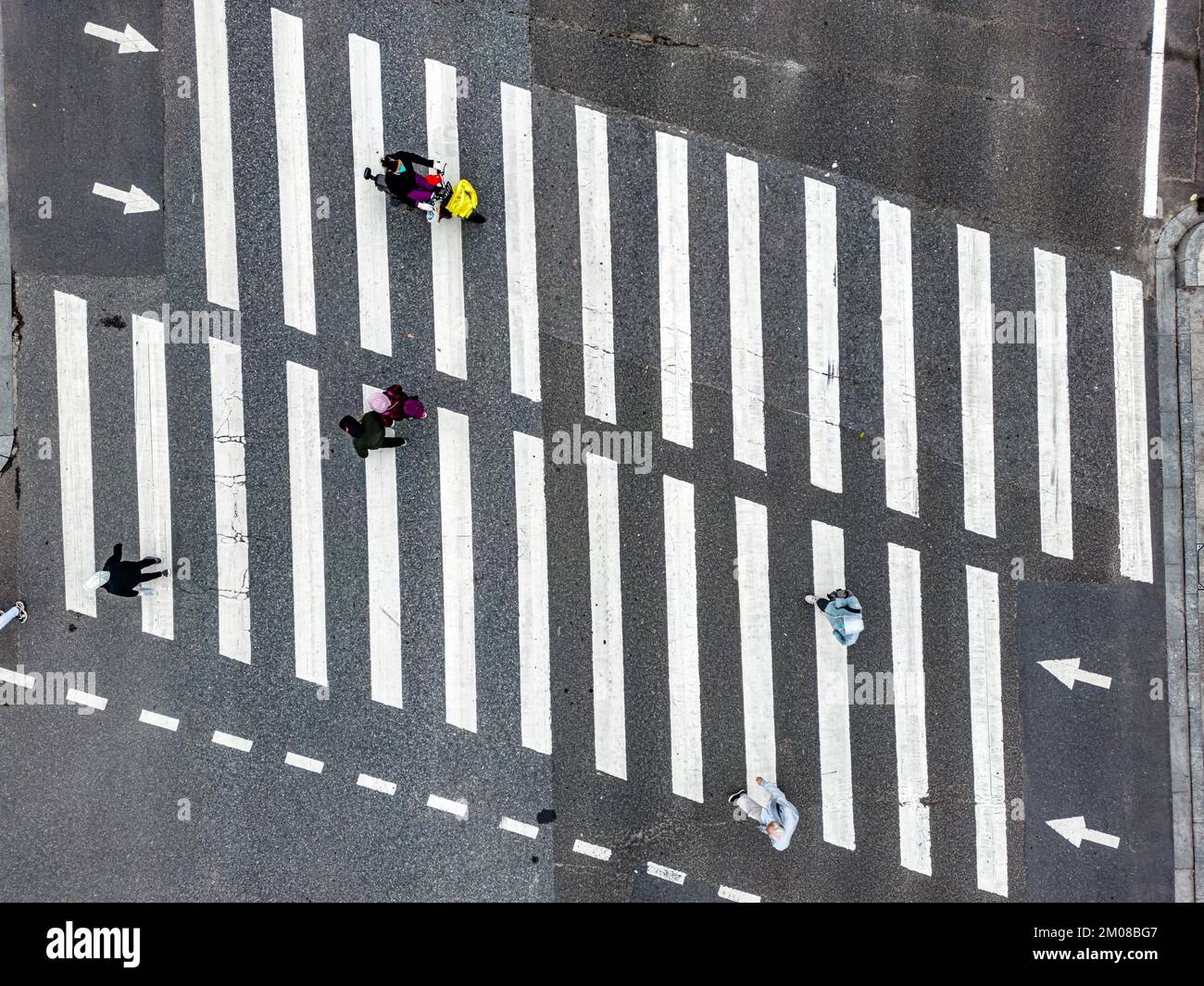 Aerial photo shows the busy traffic at the intersection in Guangzhou ...