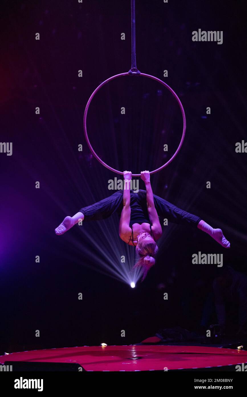 La Clique, Leicester Square, London, UK Katharine Arnold, hoop arealist ...