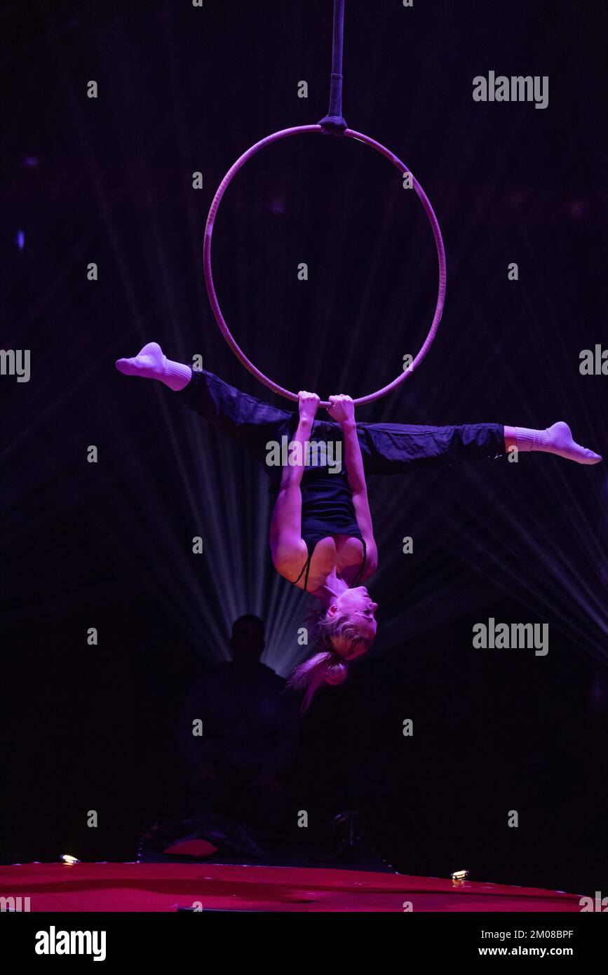 La Clique, Leicester Square, London, UK Katharine Arnold, hoop arealist ...