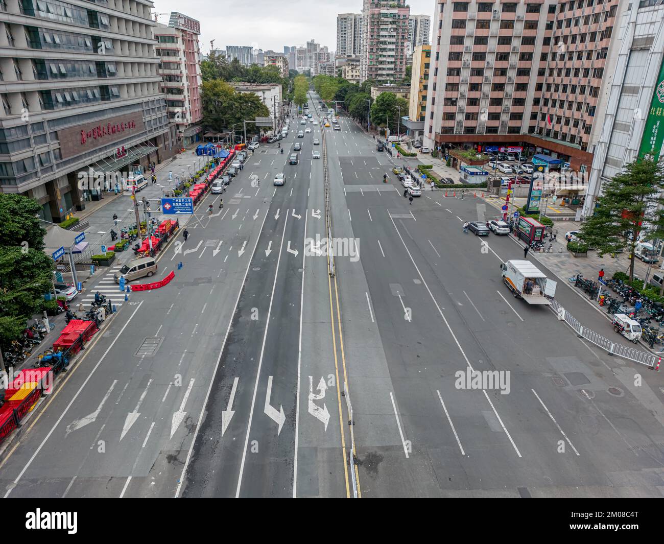 Aerial photo shows the busy traffic at the intersection in Guangzhou ...