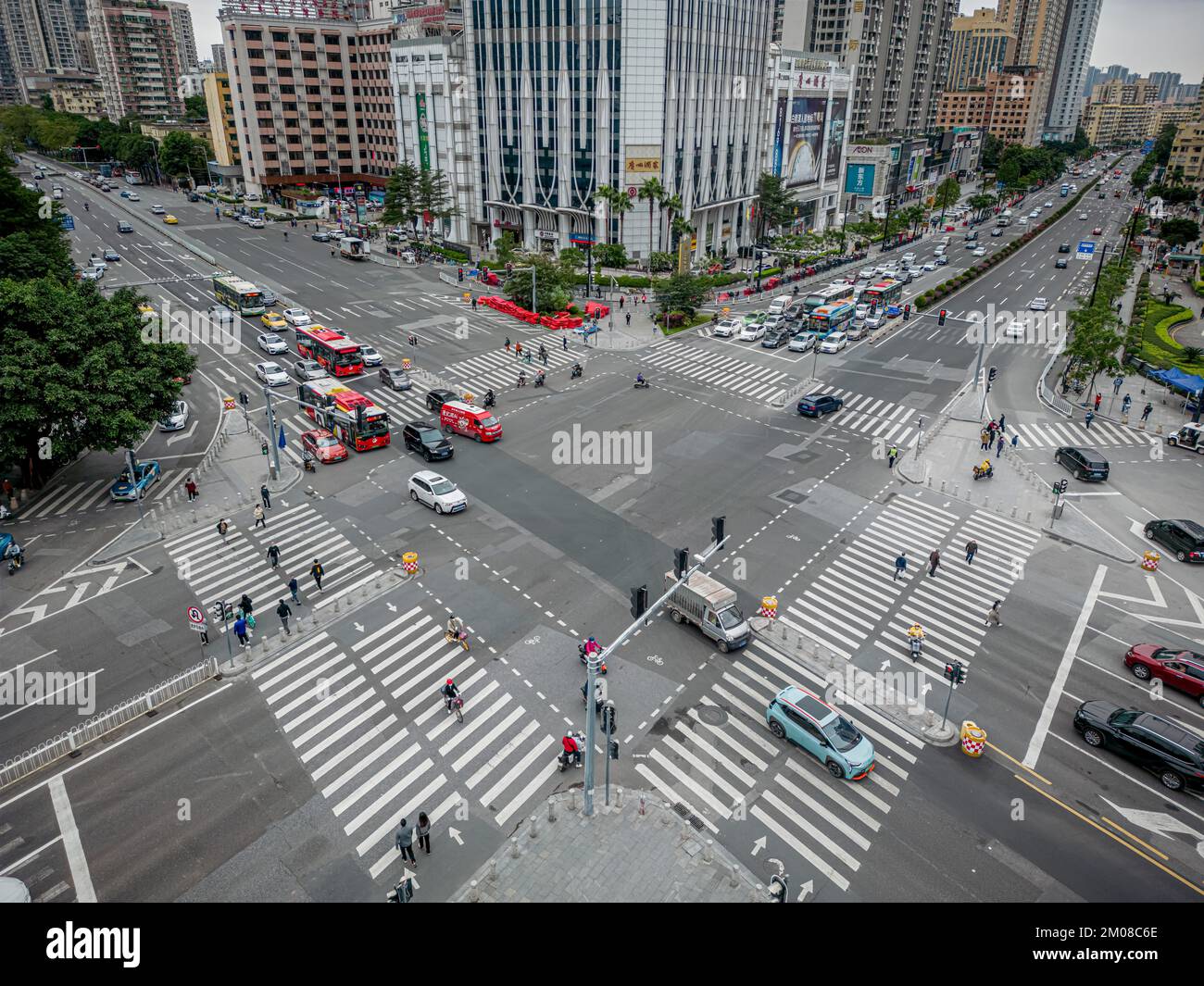 Aerial photo shows the busy traffic at the intersection in Guangzhou ...