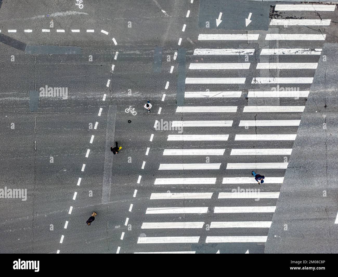 Aerial photo shows the busy traffic at the intersection in Guangzhou ...