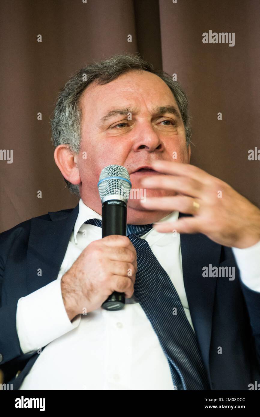 Mayor of Paris' 16th arrondissement and LR member Francis Szpiner ...