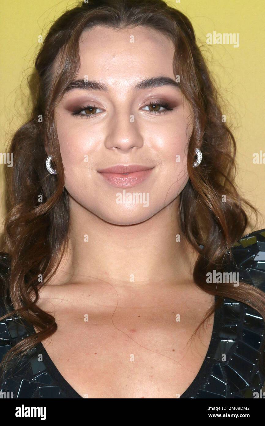 LOS ANGELES - DEC 4: Enola Bedard at the 2022 Streamy Awards at Beverly ...