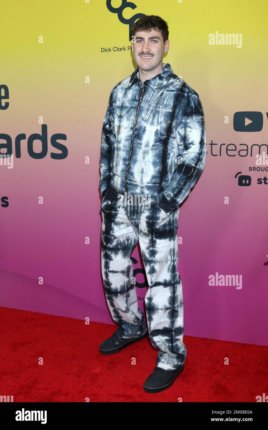 LOS ANGELES - DEC 4: Airrack at the 2022 Streamy Awards at Beverly ...