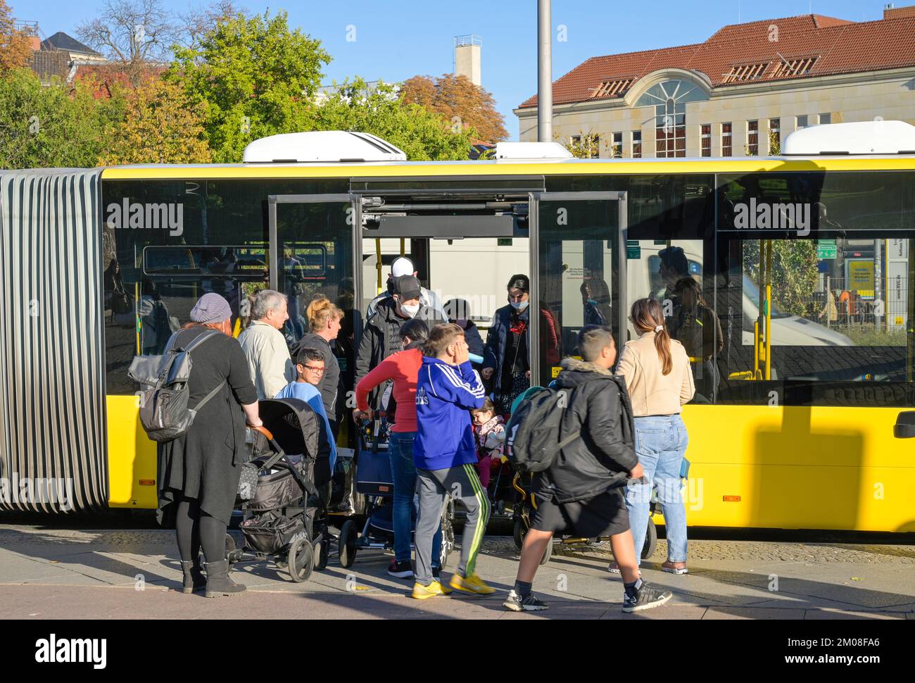 Bus, Passagiere, Spandau, Berlin, Deutschland Stock Photo - Alamy