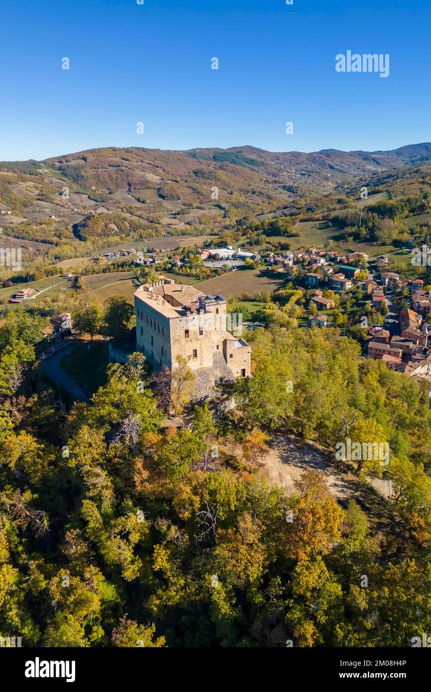 Castello di zavattarello hi-res stock photography and images - Alamy