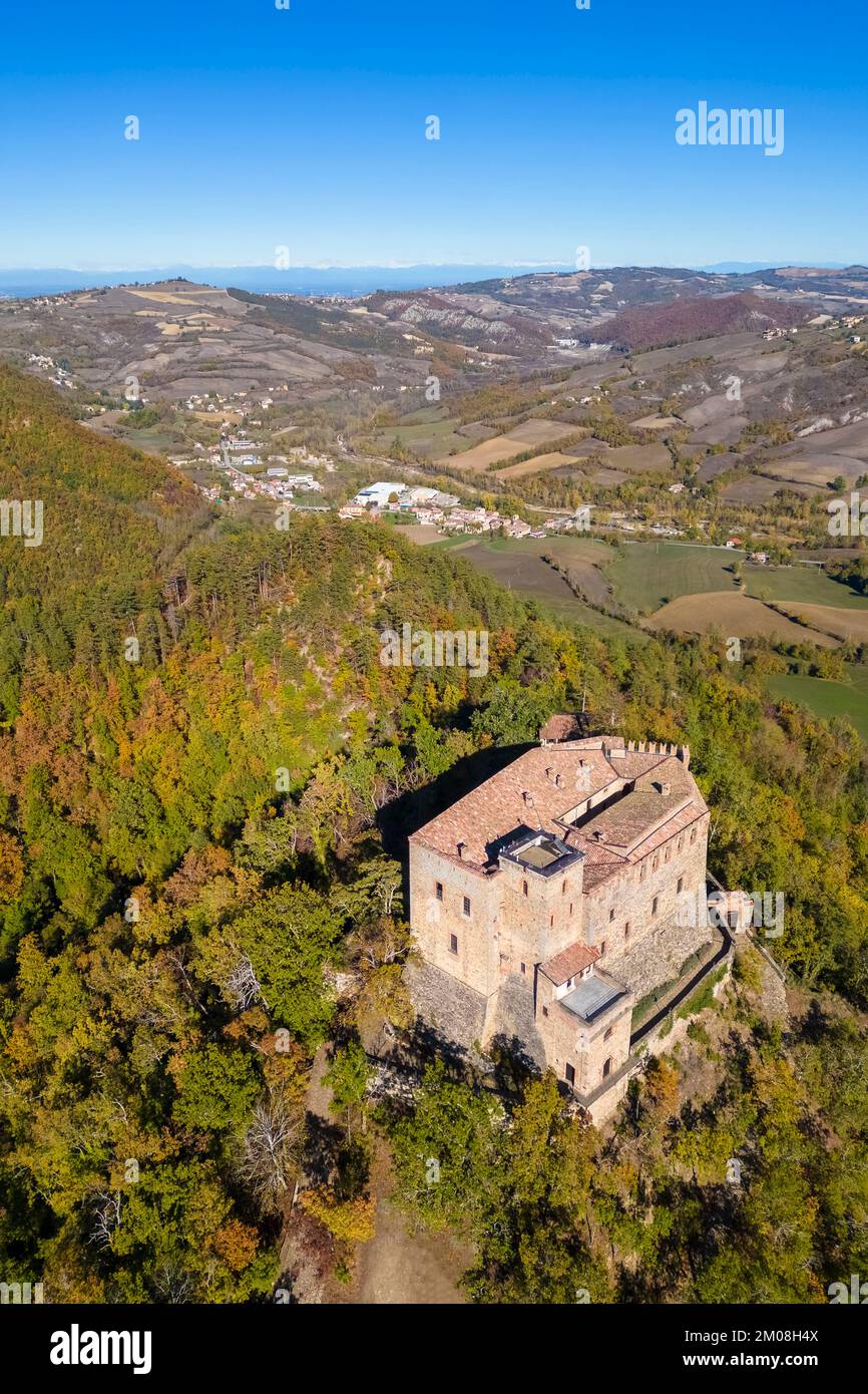 Castello di zavattarello hi-res stock photography and images - Alamy