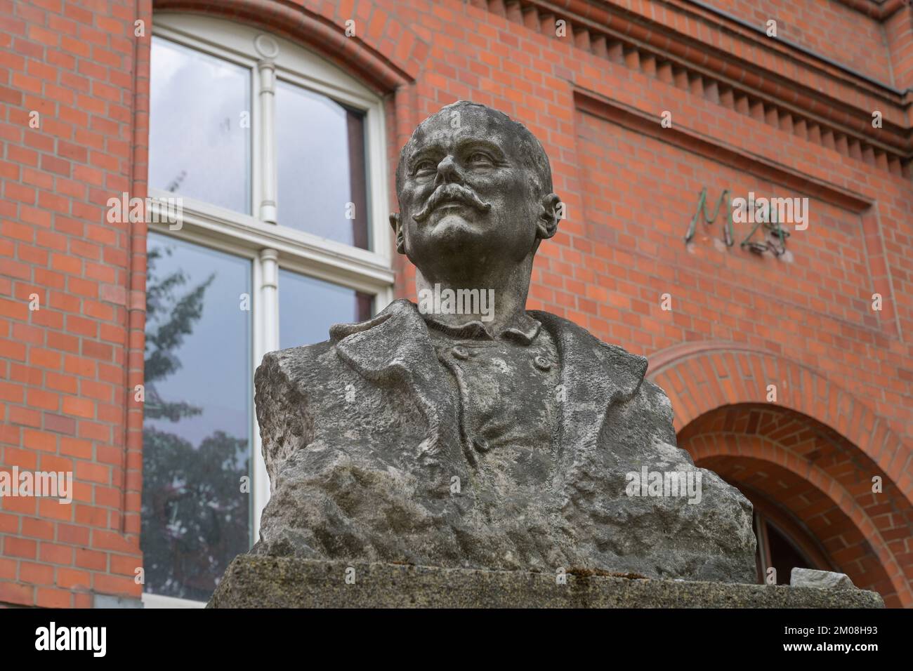 Denkmal Ion Luca Caragiale, Pankow, Berlin, Deutschland Stock Photo - Alamy