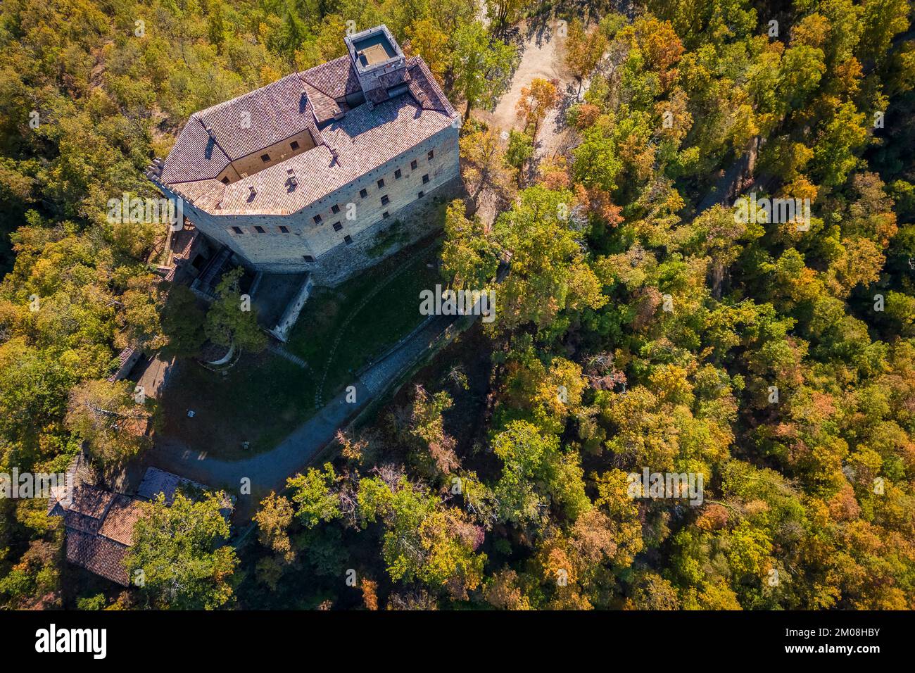 Castello di zavattarello hi-res stock photography and images - Alamy