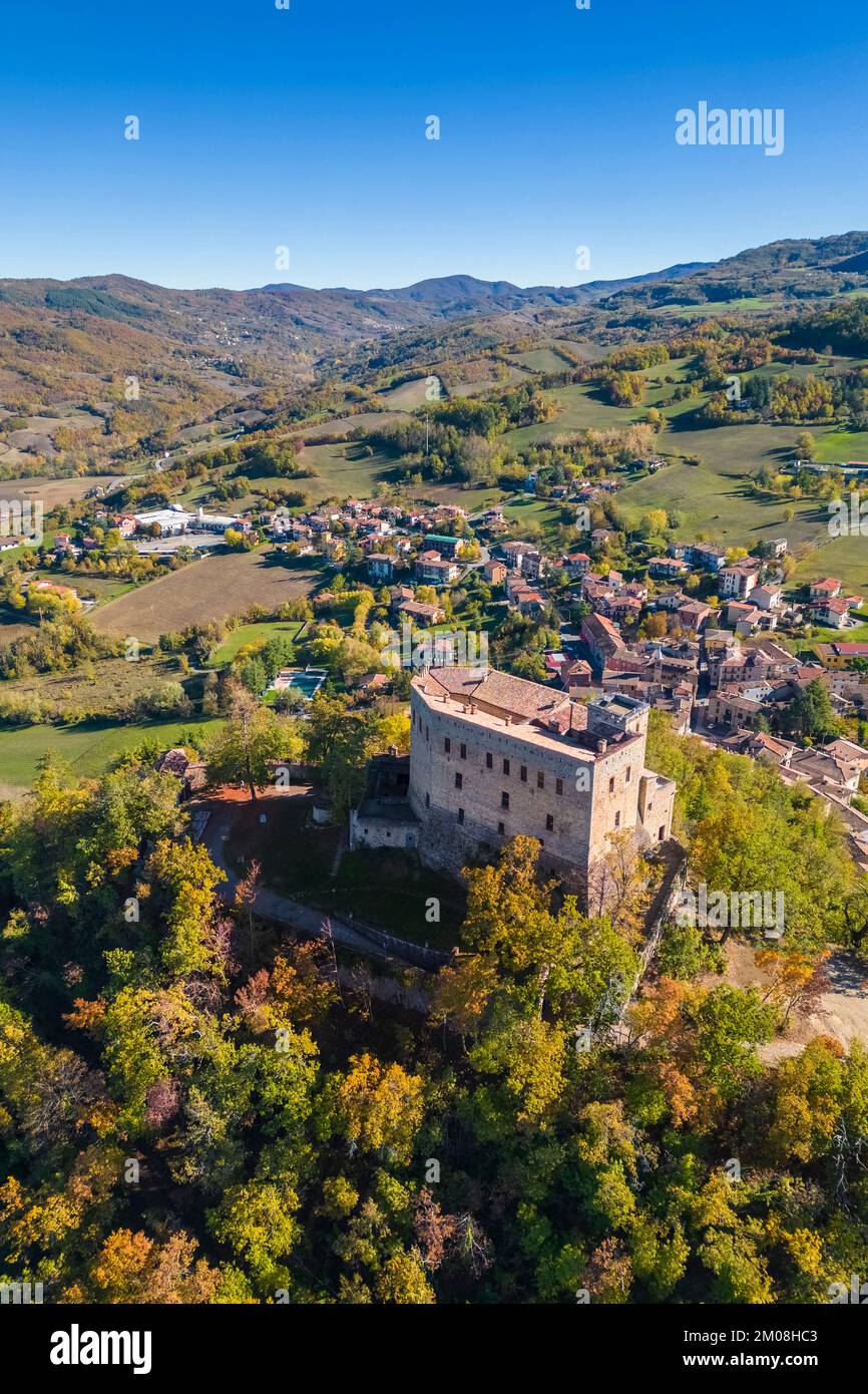 Castello di zavattarello hi-res stock photography and images - Alamy