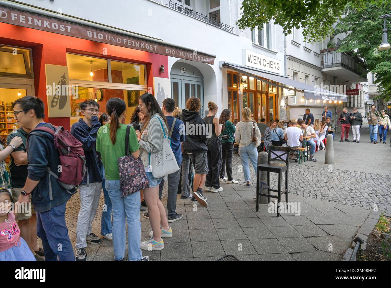 Menschenschlange, Chinarestaurant Wen Cheng, Schönhauser Allee ...