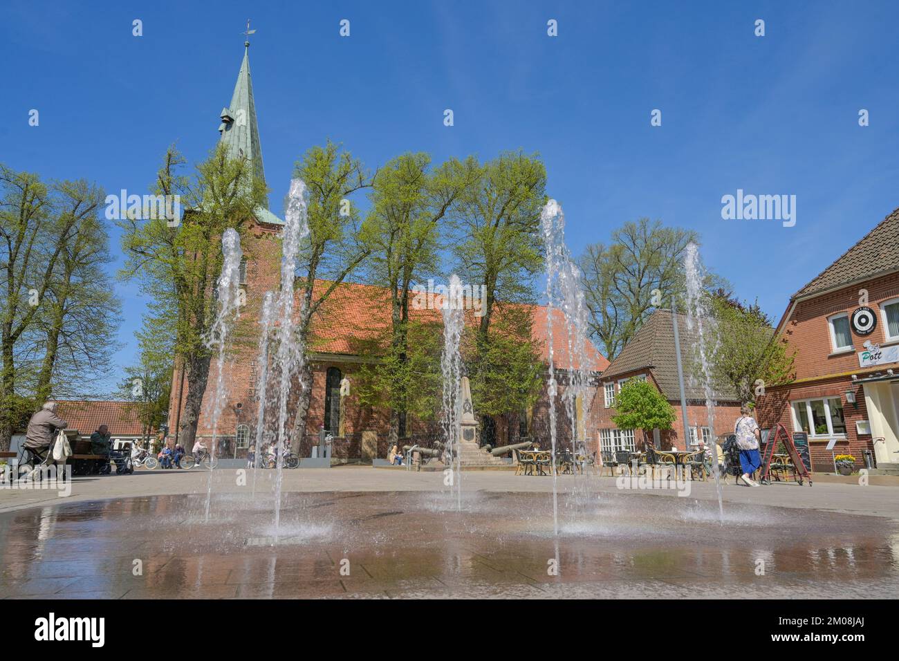 Springbrunnen, Dreikönigskirche, Bad Bevensen, Niedersachsen ...