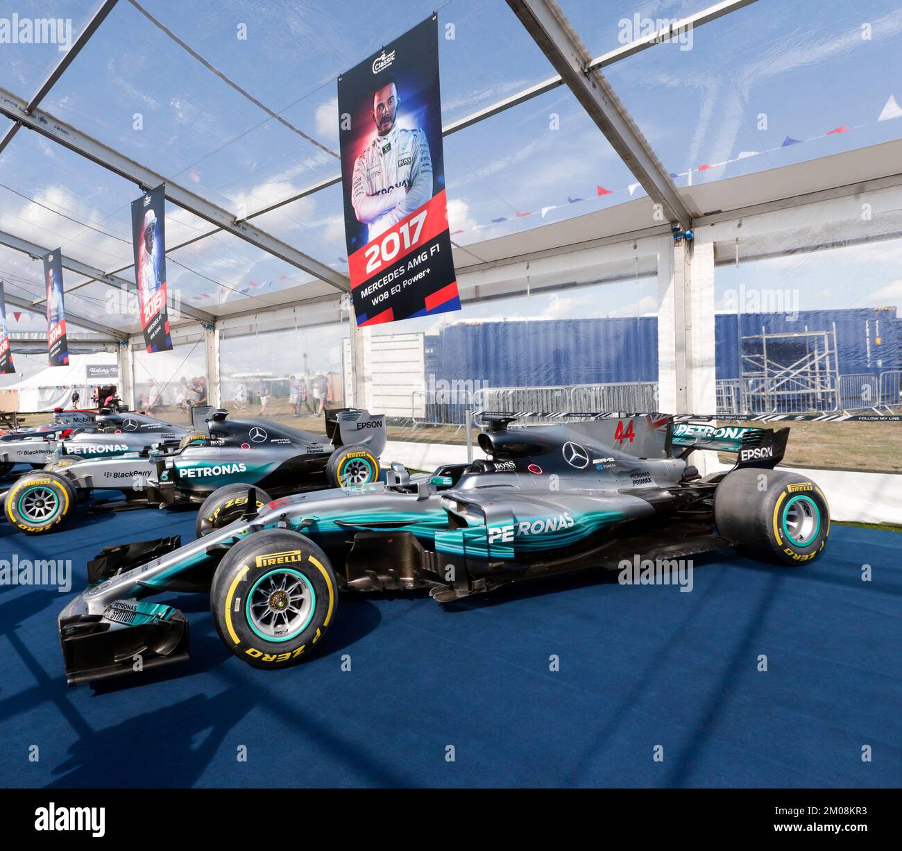 F1 car side view hi-res stock photography and images - Alamy