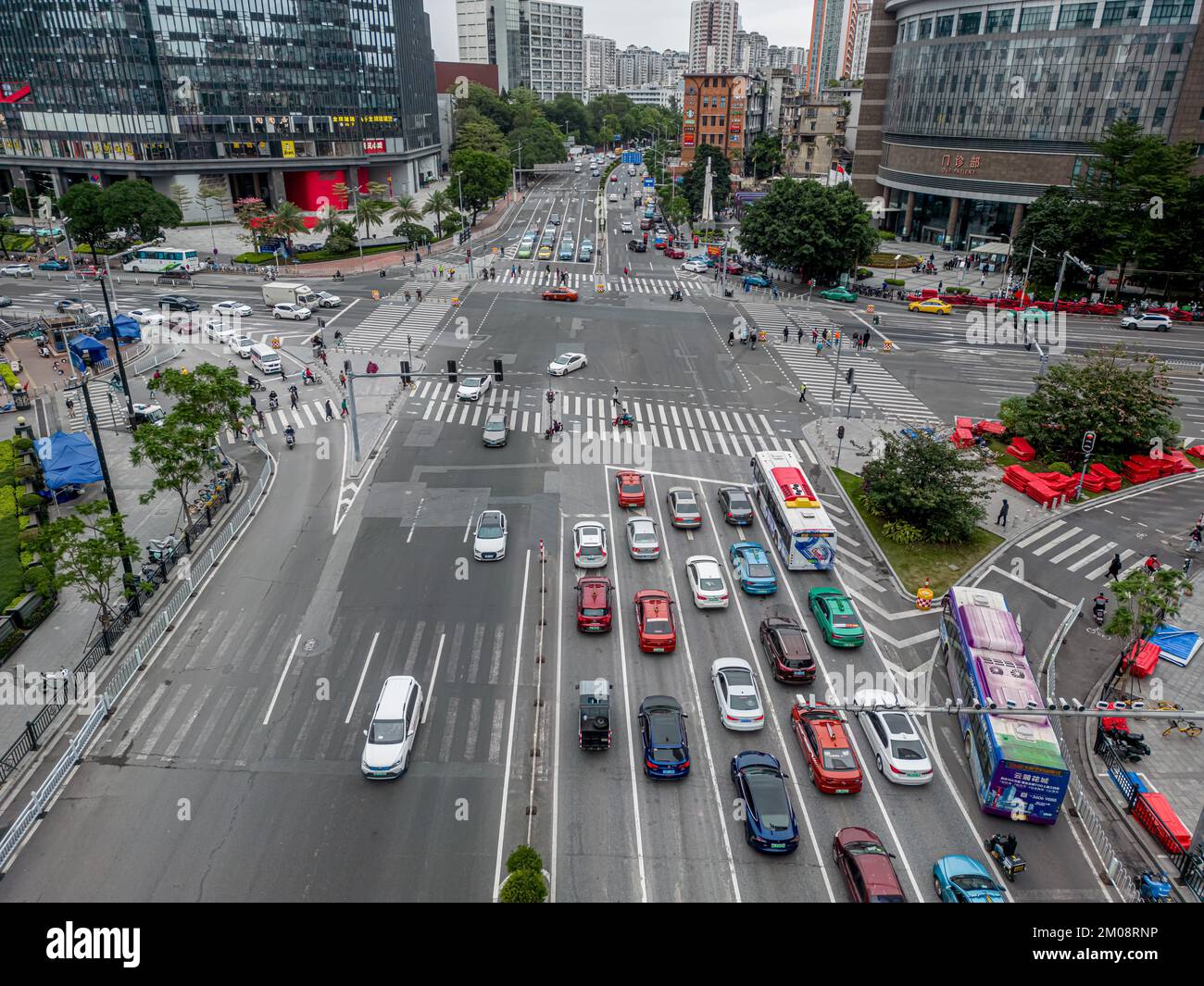 Aerial photo shows the busy traffic at the intersection in Guangzhou ...