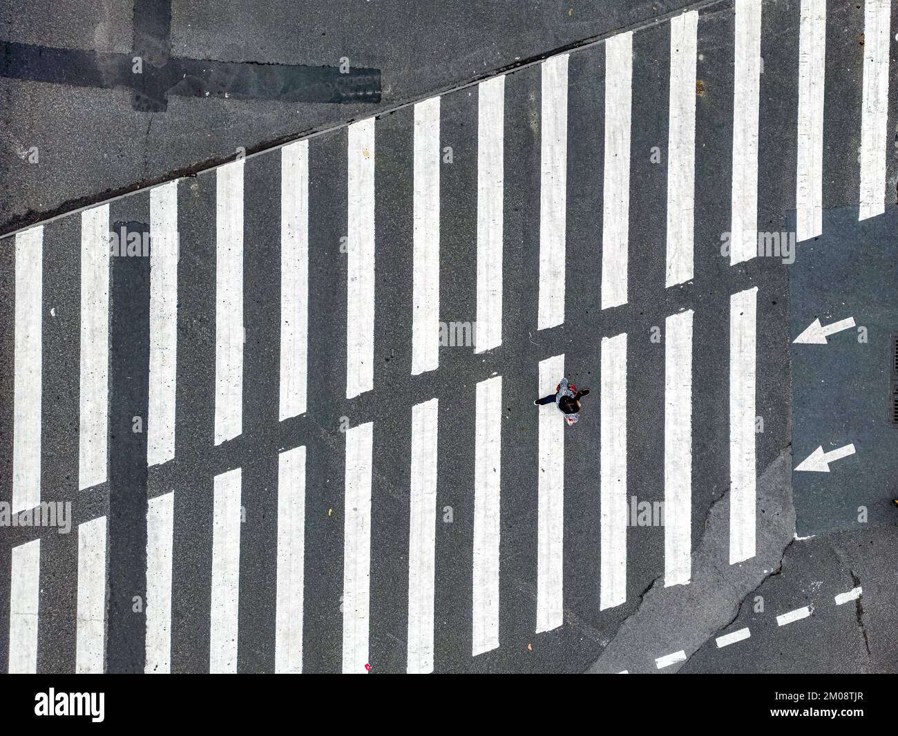 Aerial photo shows the busy traffic at the intersection in Guangzhou ...