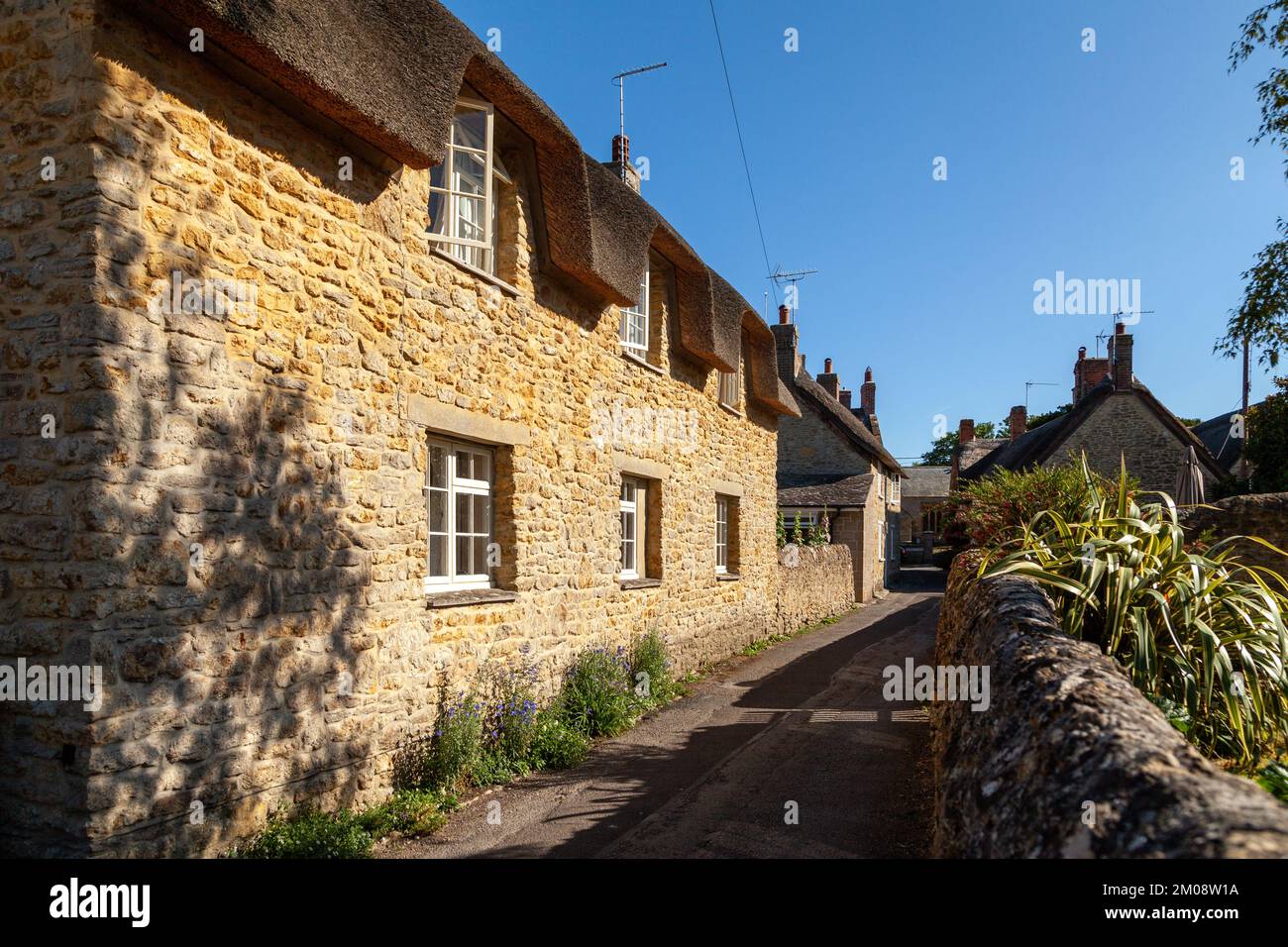 Traditional thatched houses in the beautiful village of Burton ...
