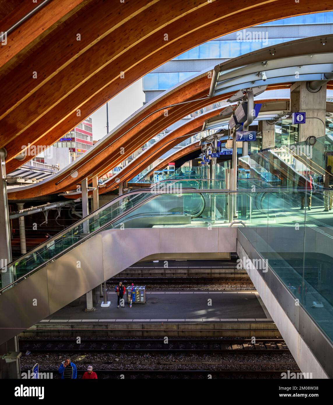 Station escalator interior hi-res stock photography and images - Alamy