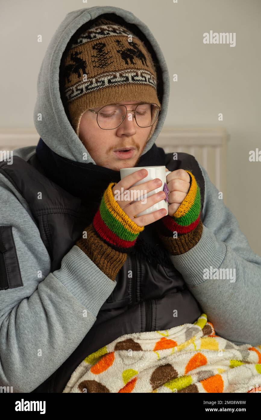 Man cold weather clothing hi-res stock photography and images - Alamy