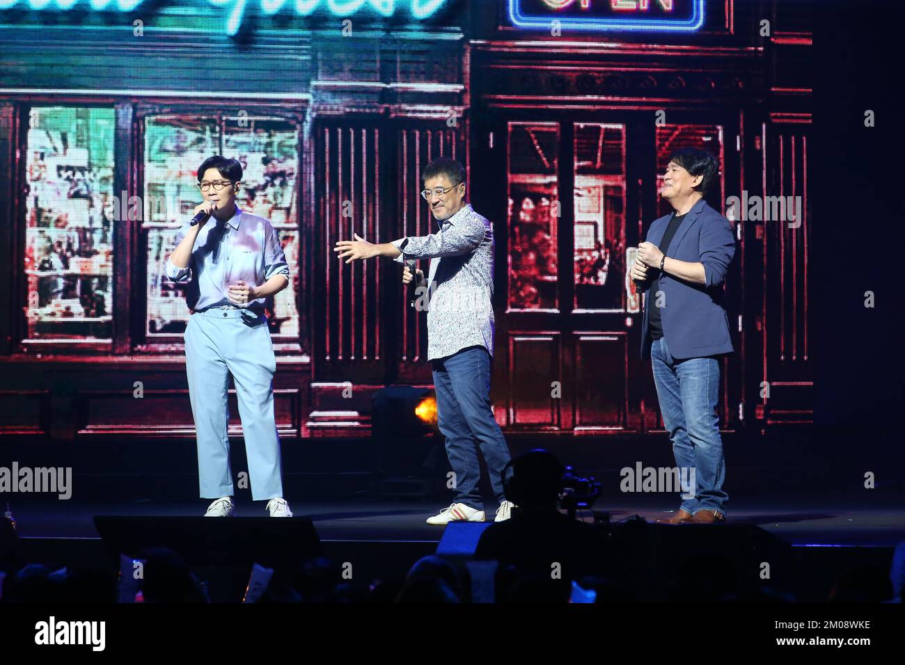 Malaysian Chinese singer Victor Wong held concert tour, Taiwanese ...