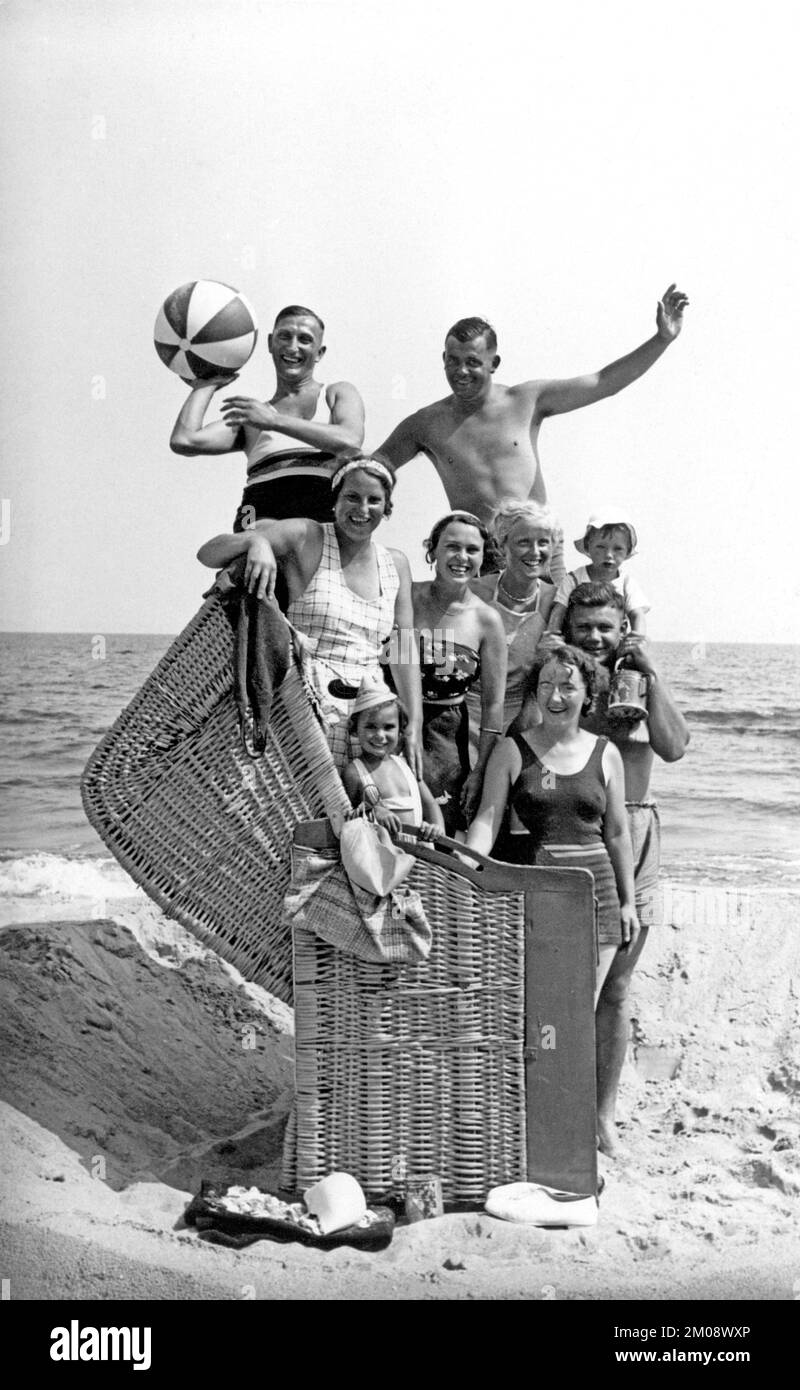 Bathing group on the beach, funny, laughing, 9 in a beach chair, summer ...