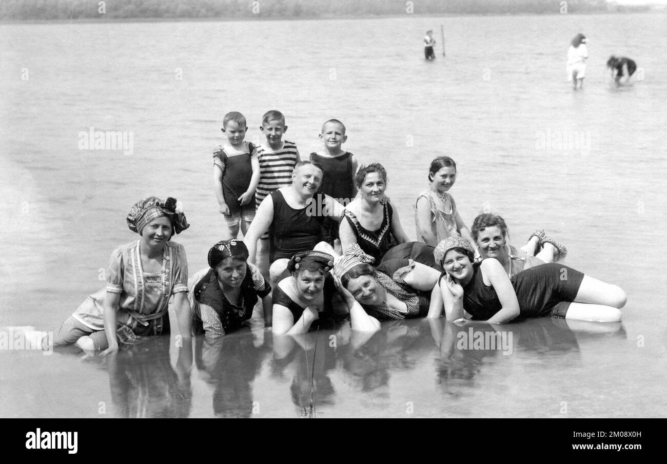 Swimming Pool Summer Holidays Holiday Joie De Vivre Around 1920s