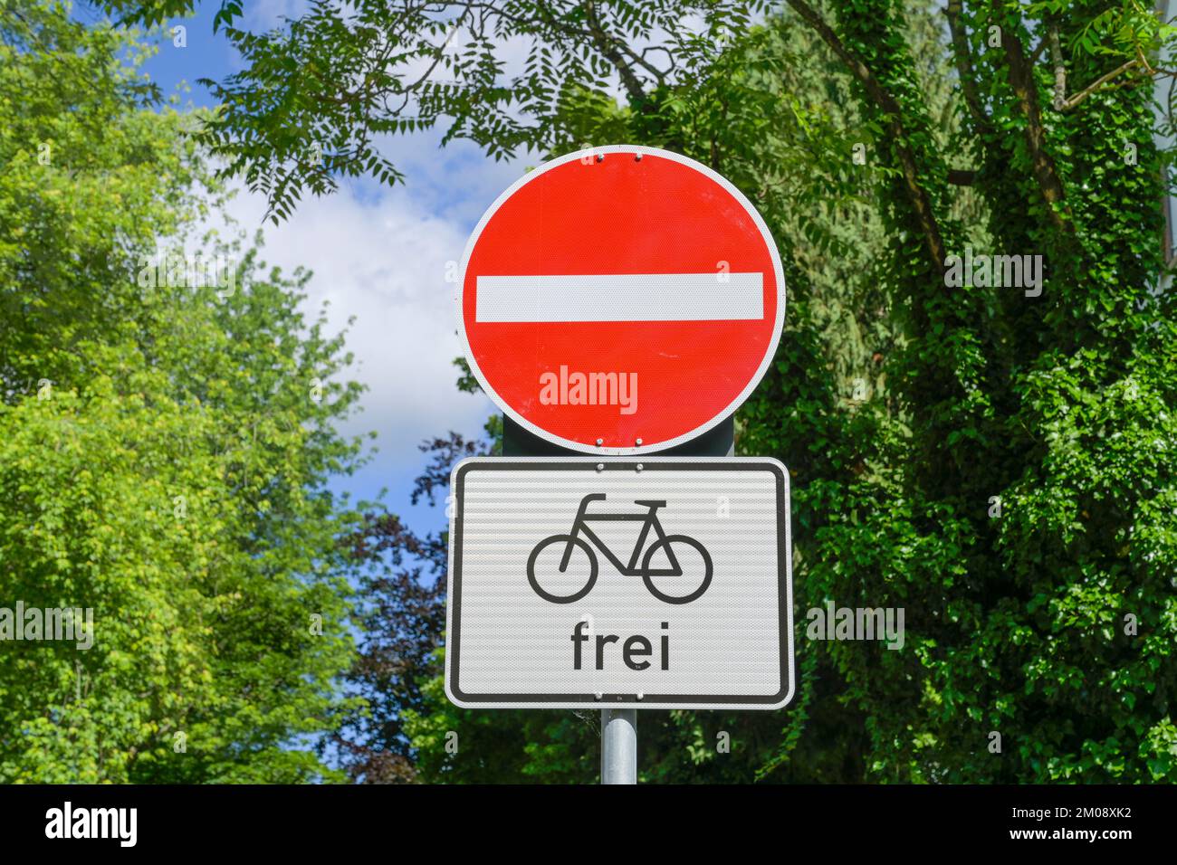 Verkehrsschild, Einfahrt verboten, Fahrrad frei, Wiesbaden, Hessen ...