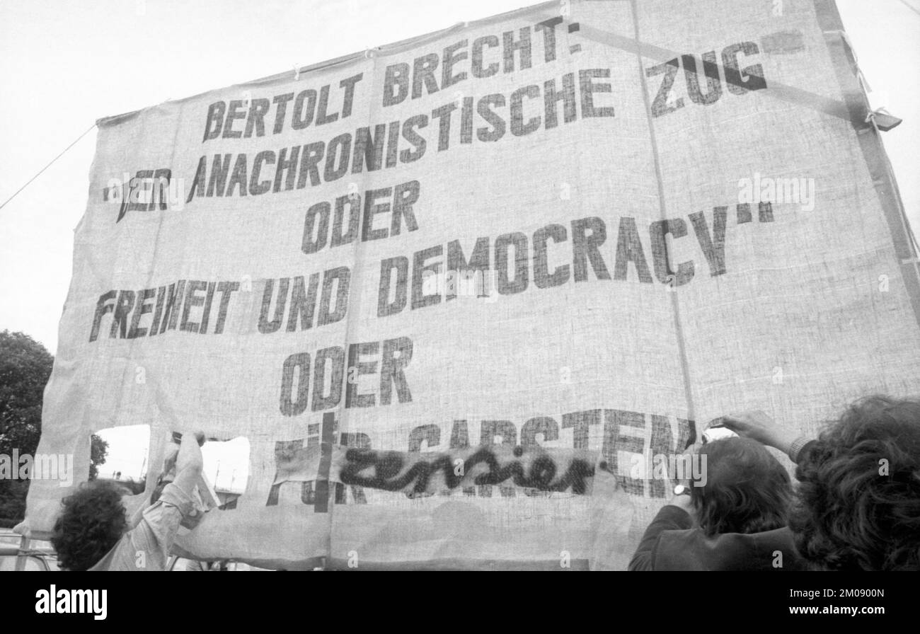 The Anachronistic Procession of Cologne-Bonn Students, a protest ...