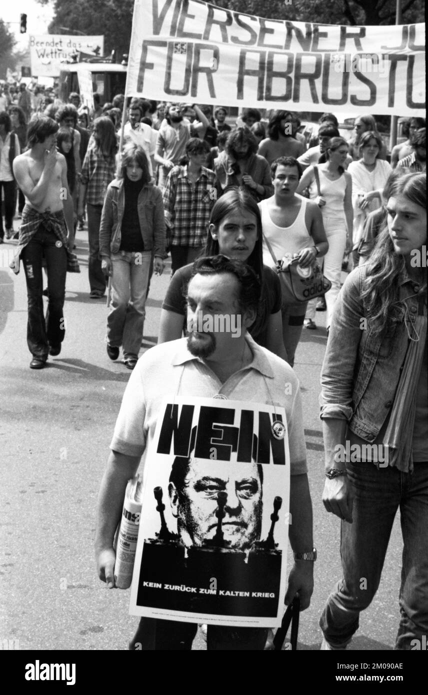 Anti vietnam war movement hi-res stock photography and images - Alamy