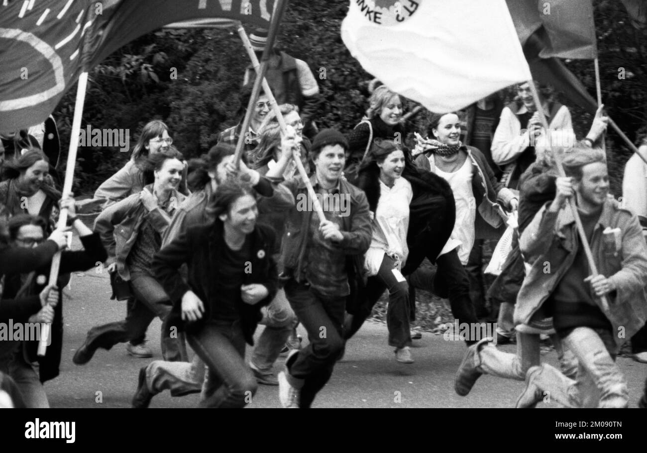 More than 100, 000 people demonstrated against nuclear power on 14.100. ...