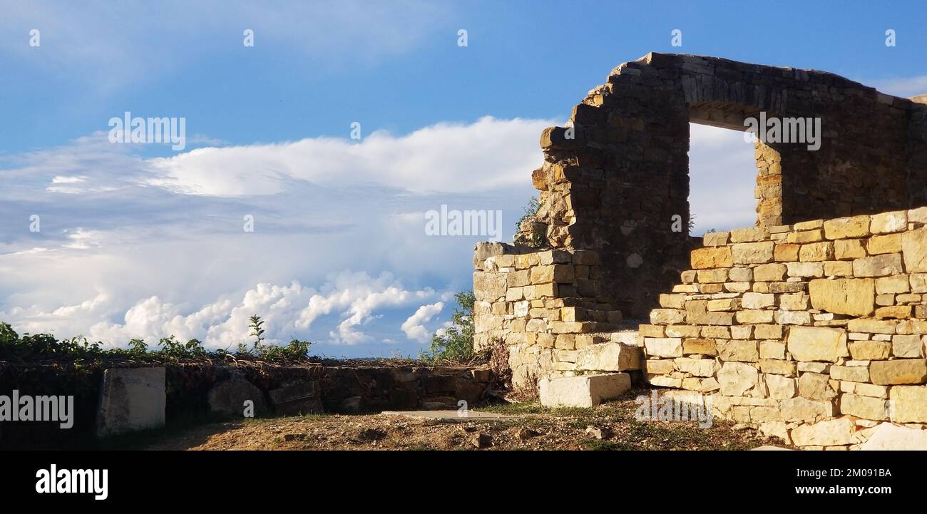 Italy the ruins of a fortress hi-res stock photography and images - Alamy