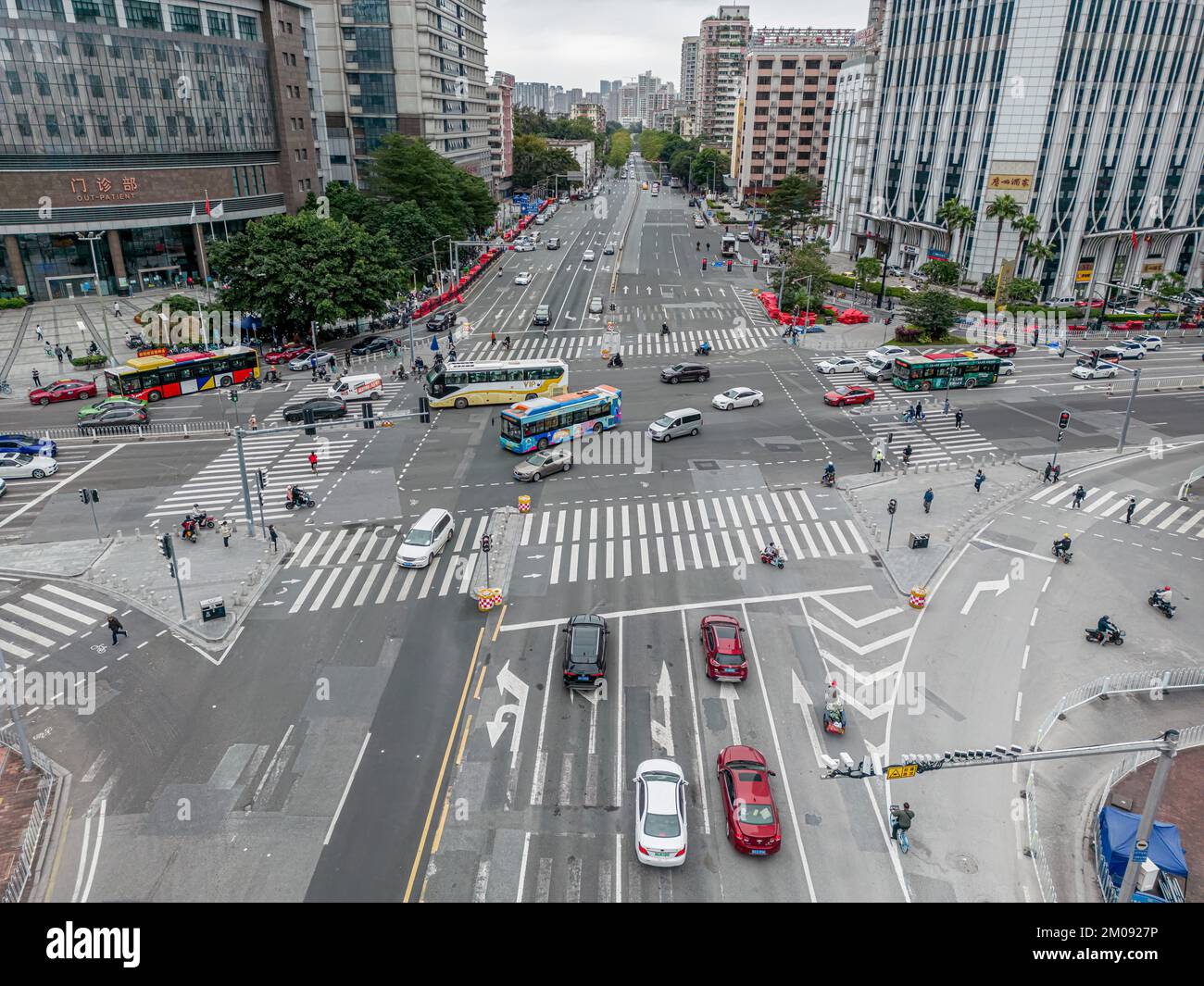 Aerial photo shows the busy traffic at the intersection in Guangzhou ...