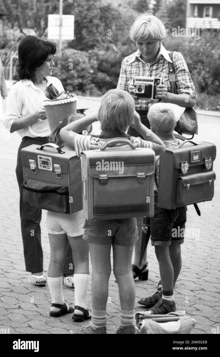 Back school in german Black and White Stock Photos & Images - Alamy
