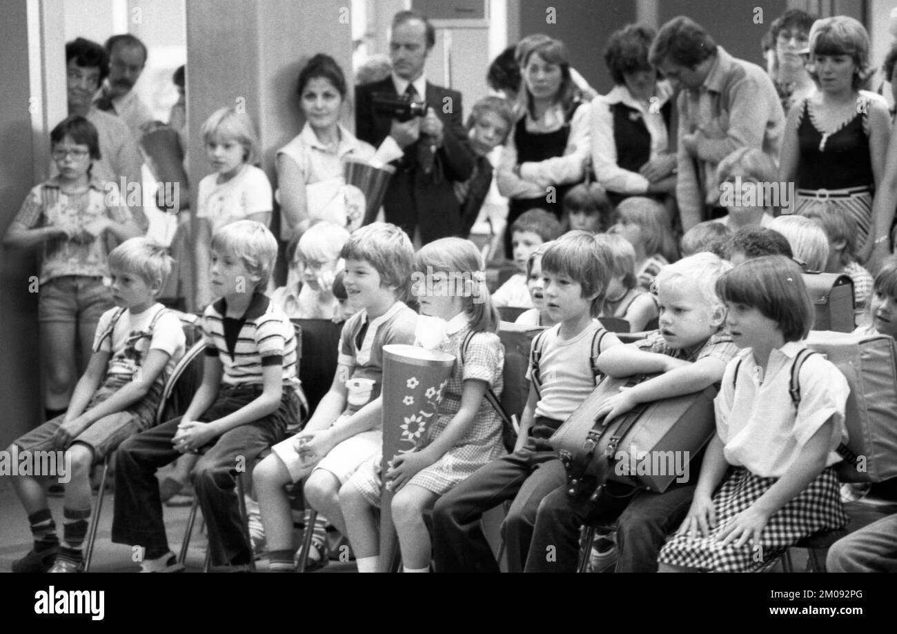 The first day of school at a primary school on 0 7.08.1979 in Hagen ...