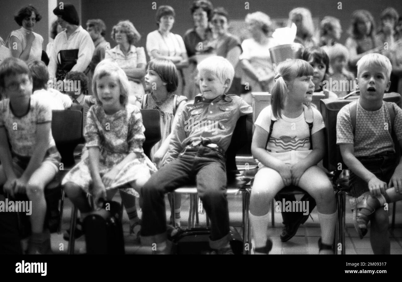 The first day of school at a primary school on 0 7.08.1979 in Hagen ...
