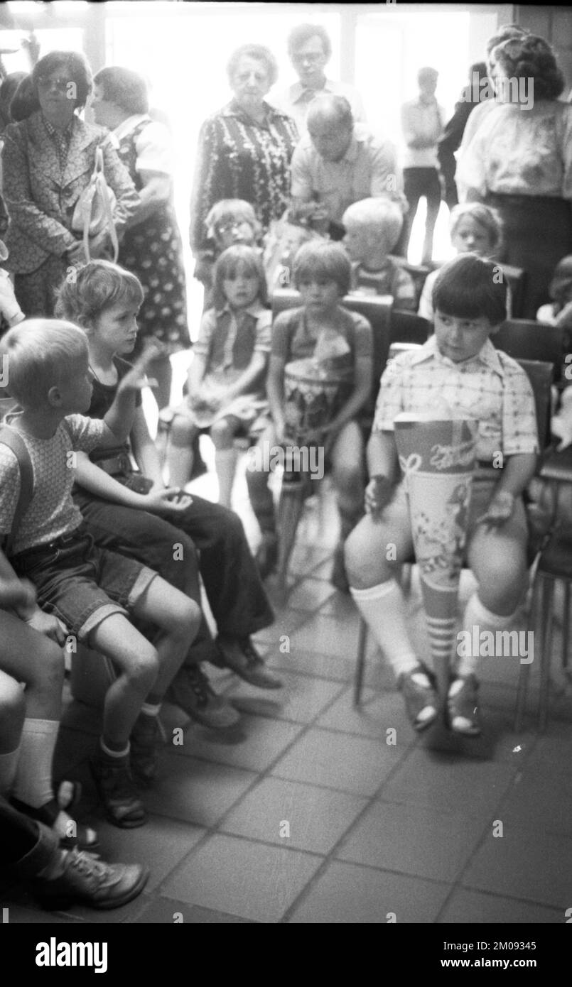 The first day of school at a primary school on 0 7.08.1979 in Hagen ...