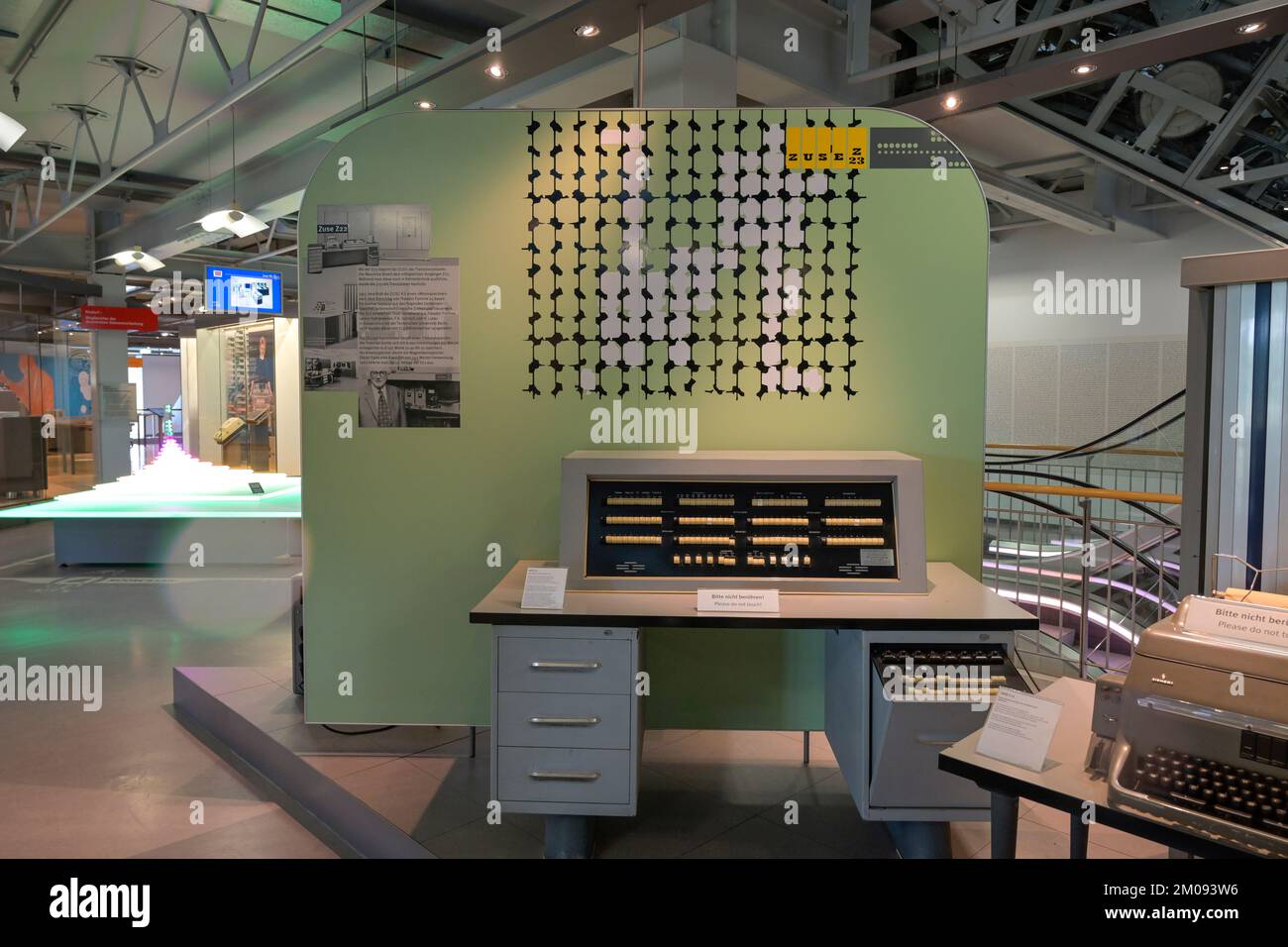 Computer Zuse Z23, Heinz Nixdorf MuseumsForum, Fürstenallee, Paderborn ...