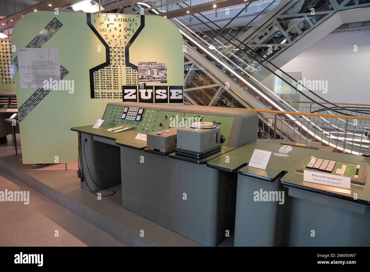 Computer Zuse Z23, Heinz Nixdorf MuseumsForum, Fürstenallee, Paderborn ...