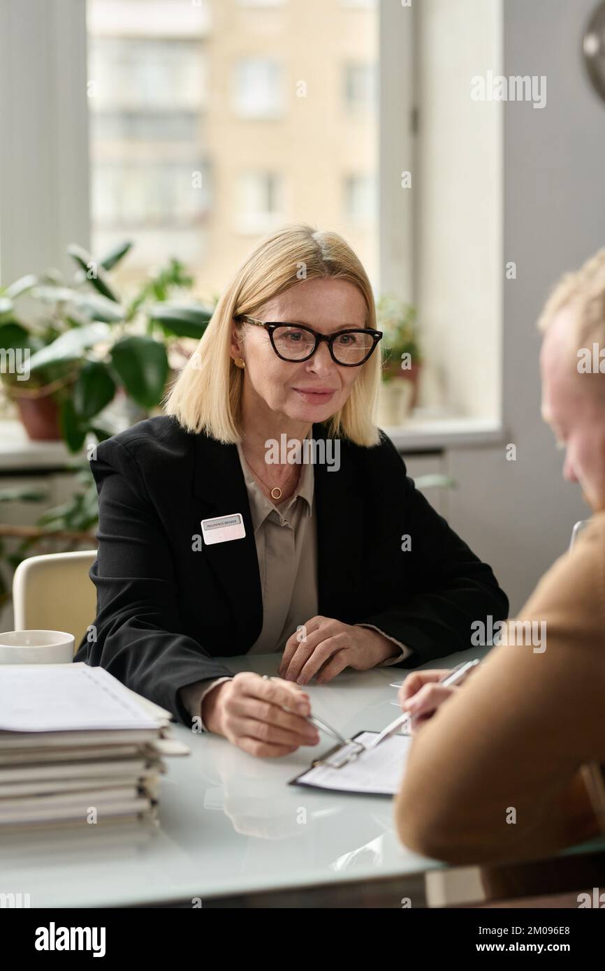 Insurance agency hi-res stock photography and images - Alamy
